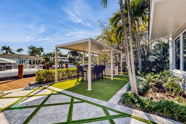 Luxury Home With Yacht Accommodations, Gym, Sauna, Pool/spa & Waterfront Views - Sunrise, FL