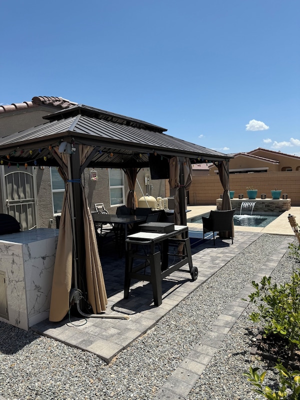 Beautiful Bullhead City Home \Nbuilt-in Pool, Bbq, Covered Patio, 4 Mins To River - Bullhead City, AZ