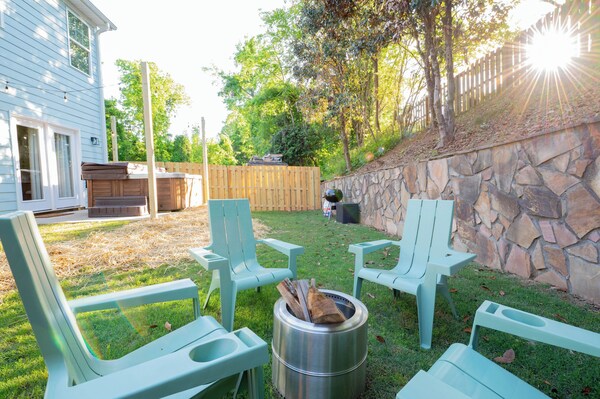 Baby Blue Bungalow With Backyard Oasis - Lake Craig, SC