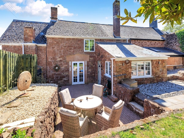 2 Bedroom Accommodation In Taunton - Taunton