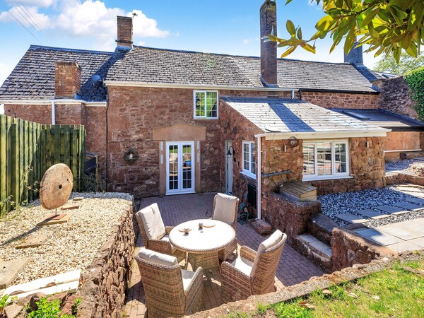 2 Bedroom Accommodation In Taunton - Taunton