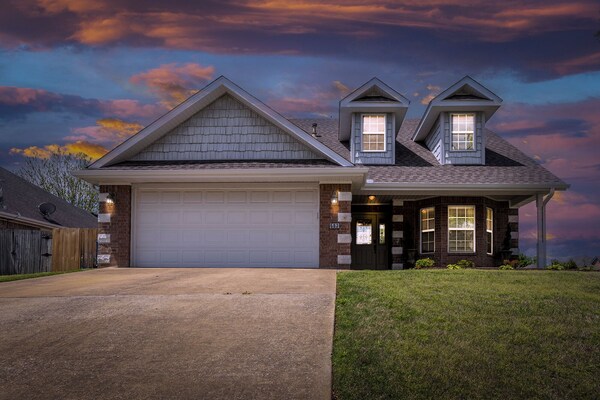 The Velvet Spoke Renovated & Cozy Best Of Bentonville Pet Friendly Sleeps 10 - Rogers, AR