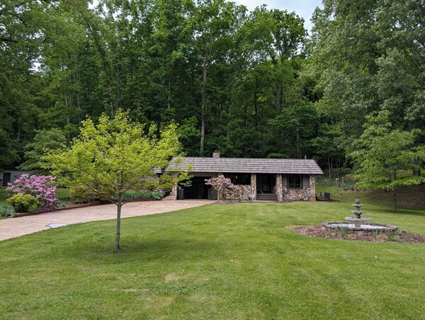 Charming 3-bedroom Cottage With Lake Access, Dock, Wifi At Boone Lake - 존슨시티