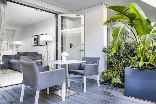Trendy Two-level Bungalow Near The Beach With Open Layout And Outdoor Space - Miami Beach, FL