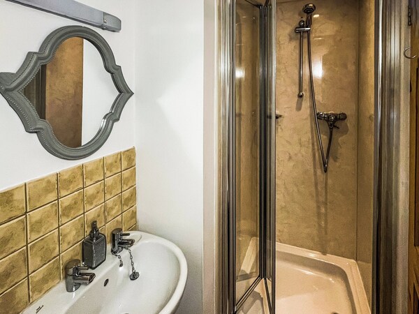 Sherwood House Apartment 3 - Bakewell