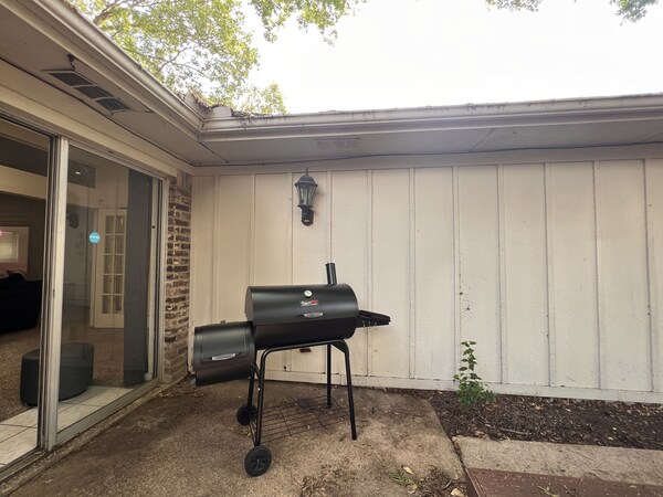 Spacious 3-bedroom House W/ King Bed, Game Room + Lounge Room - Garland, TX
