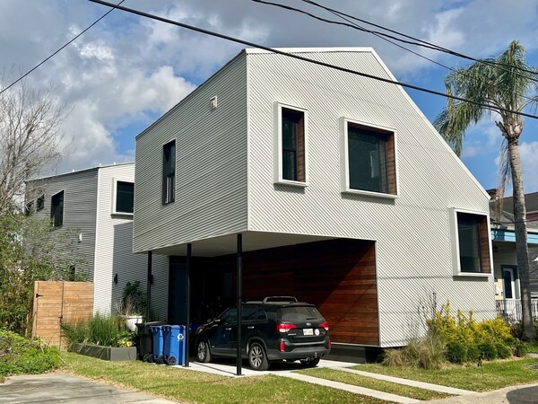 Charming Modern 2 Bed Home W/ Nola Charm, Steps To The Streetcar! - Kenner, LA