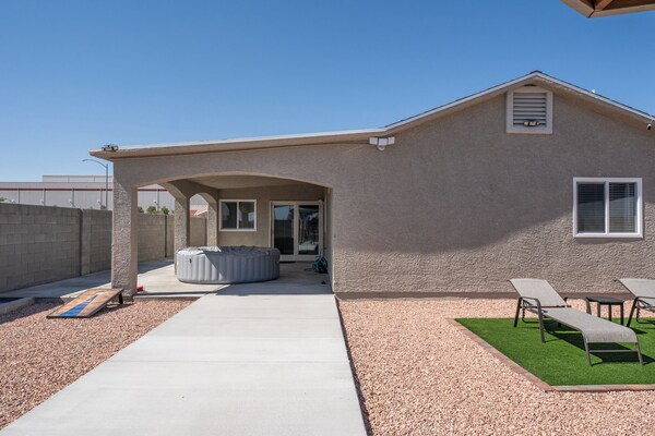 A Modern Home Away From Home! - North Las Vegas, NV
