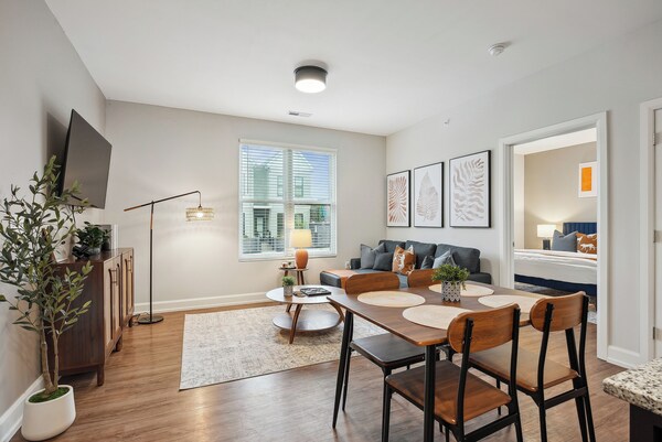Elegant 2bd/2ba Condo W Parking/pool/gym - Columbus, OH