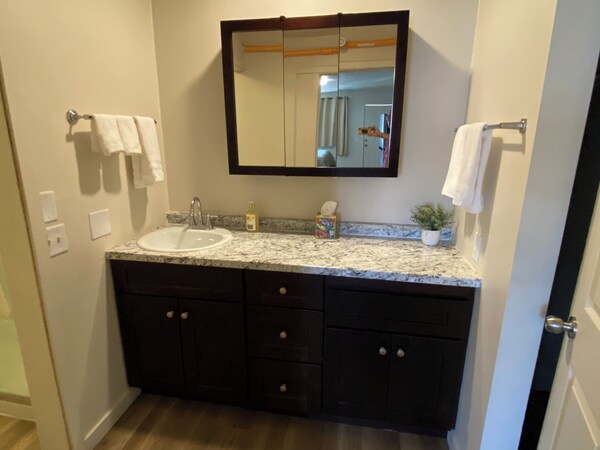 1-bedroom Suite On 1st Fl. In Green River With Ac, Wifi, A Kitchen And Laundry. - Green River, UT