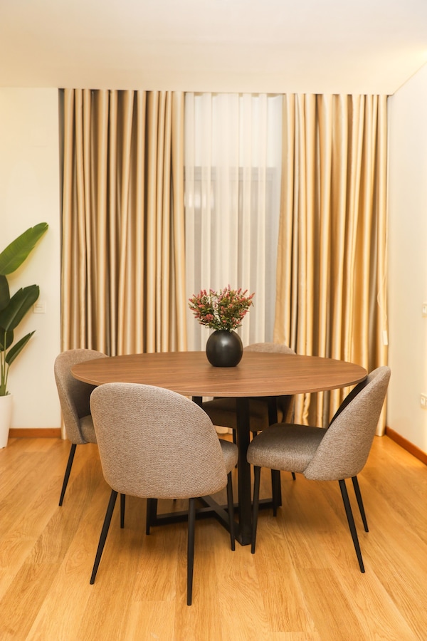 Central 1br - Twin To King Bed, Fast Wi-fi + 65" Smart Tv - Luanda