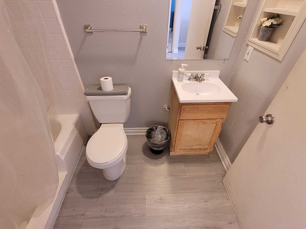 Charming 1-bedroom Apartment In Brilliant Beverly Hills With Ac, Wifi - Beverly Hills, CA