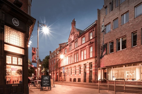 Award Winning Stunning Modern Glass Wall Penthouse, Leicester City Centre Treeside Views - 萊斯特