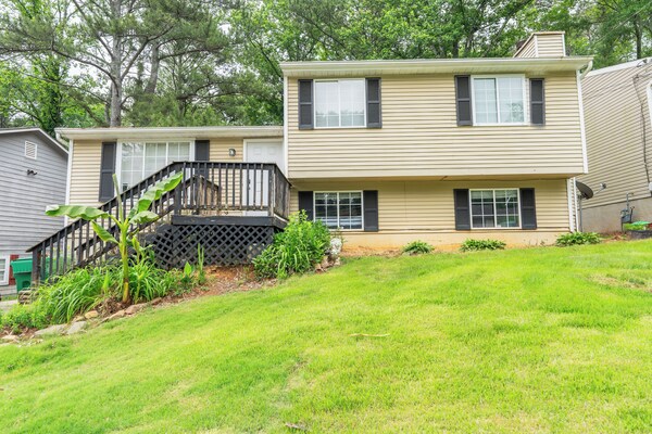 Gorgeous 4-bed Home Sleeps 20, Near Airport & Downtown! - Lithonia, GA