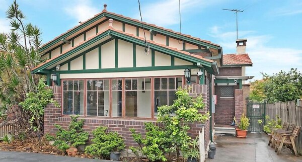 Kozyguru | Arncliffe | Airport Cottage 3 Bed House - Sydney