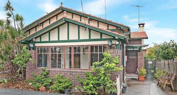 Kozyguru | Arncliffe | Airport Cottage 3 Bed House - Sydney
