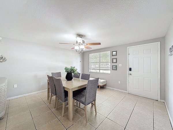 Centrally Located | Pet Friendly | Open Floor Plan - Tampa, FL