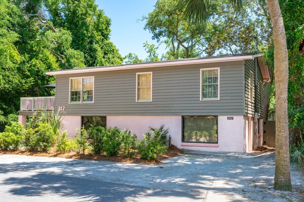 Pet Friendly Folly Vacation Three Bedroom Cottage 317 East - Folly Beach, SC