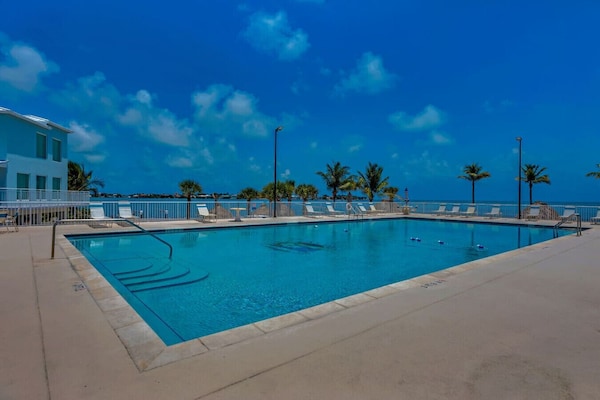 Ocean Isles Yellowtail Row - Marathon, FL