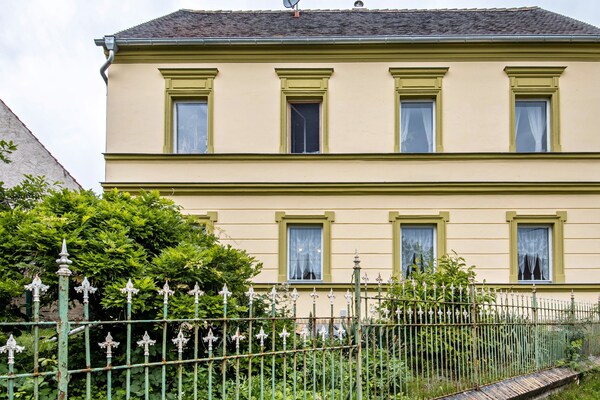 Ferienwohnung 'Creutzer' Mit Gemeinsamer Terrasse, Privatem Garten Und Wi-fi - Delitzsch
