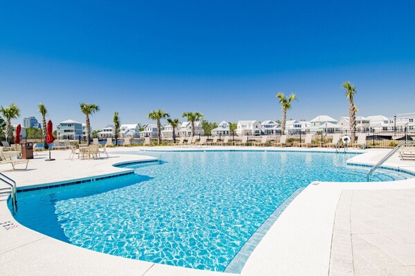 Soak Up The Sun · Resort Pool, Sunroom, Grill & Family Fun - Gulf Shores, AL