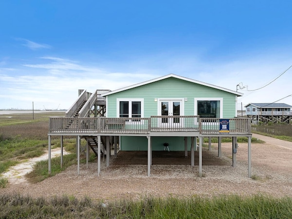 Beach Cottage Steps From Great Fishing Spots - Surfside Beach, TX