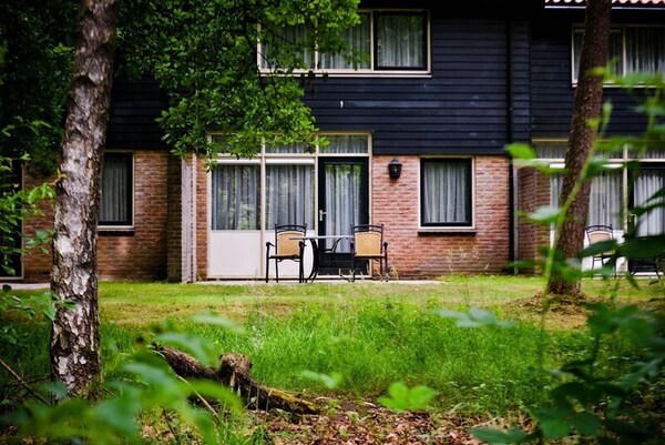 Immerse In Nature's Beauty: Convenient Room With Indoor Pool, Near Burgers Zoo - Apeldoorn