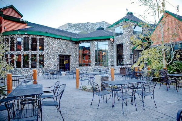 Standard King At The Retreat On Charleston Peak  Year-round Adventures - Mount Charleston, NV