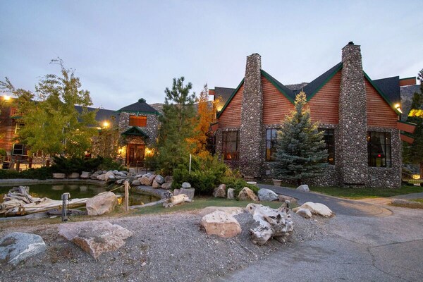 The Retreat On Charleston Peak, Standard Double Queen, Scenic Getaway! - Mount Charleston, NV