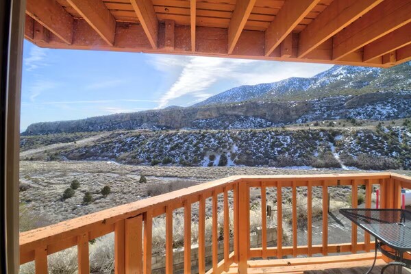 The Retreat On Charleston Peak, King Suite   Free Parking & Outdoor Fun - Mount Charleston, NV