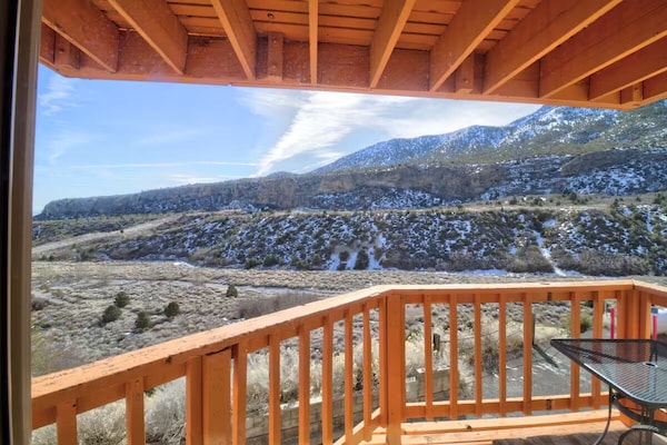 Free Parking, Pet-friendly Comfort & Year-round Entertainment In The Pines - Mount Charleston, NV