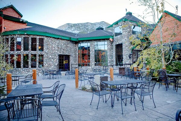 Scenic Escape W/ Entertainment, Pet Access, Free Parking & Seasonal Fun - Mount Charleston, NV