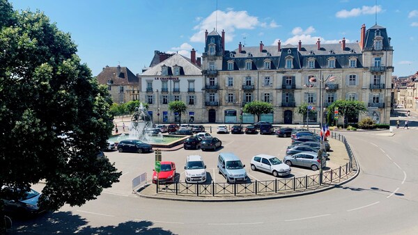 Studio Betty Dole Tout éQuipé - Coeur Centre Ville - Wifi Haut Débit - Netflix - Dole