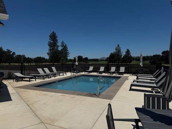 The Fairway Townhouse | Minutes From Golf Course | Sleeps Up To 7 - Eagle Point, OR
