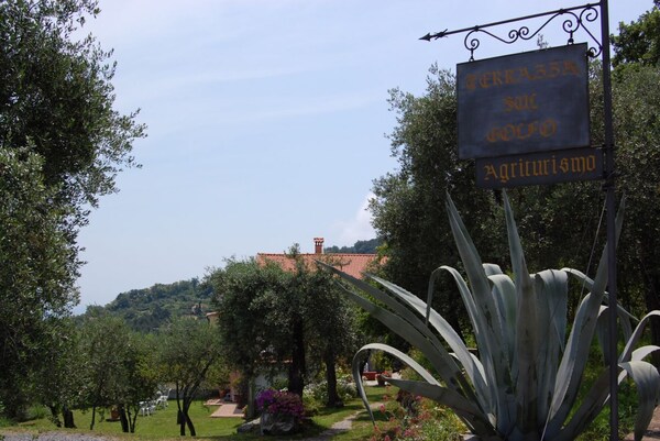 Agriturismo Terrazza Sul Golfo - 5 Terre - Monolocale Free Wifi E Free Parking - La Spezia