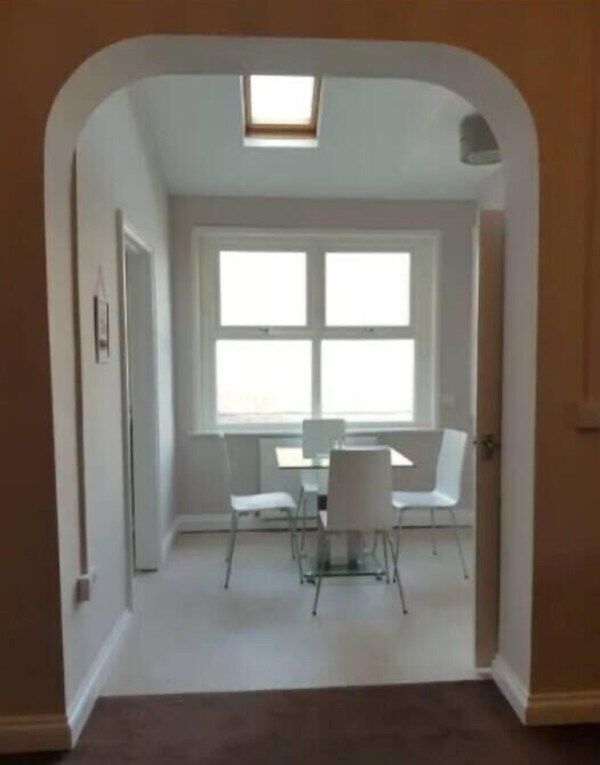 Fully Equipped Kitchen, Dining Area & Parking - Caswell Bay Beach