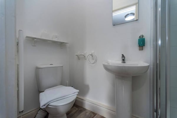 Fully Equipped Kitchen, Double Room - Port Talbot