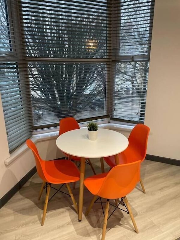 Fully Equipped Kitchen, Double Room, Parking - Swansea