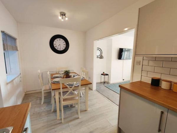 Bryn House - Tv In Every Bedroom! - Mumbles