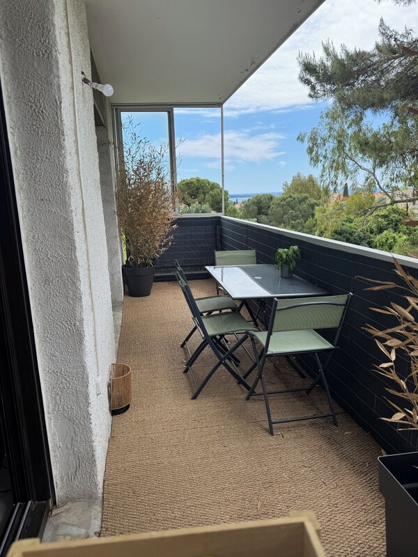 Appartement 2 Chambres Vue Mer Dans Un Cocon De Verdure - Le Cannet