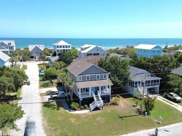 Sundial By The Beach - Spacious - Outdoor Living Spaces & Pet Friendly - Pawleys Island, SC