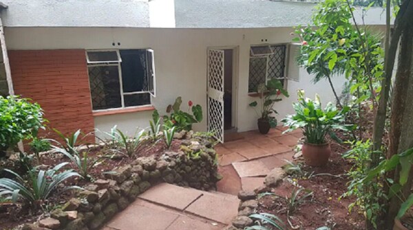 A Quiet Place On The Wild Side. \Nyou May Get To Even See The Resident Leopard... - Nairobi