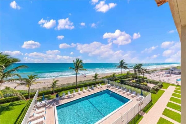 Hutchinson Island, Beachfront, Heated Pool, Balcony, Top Floor - Port St. Lucie, FL