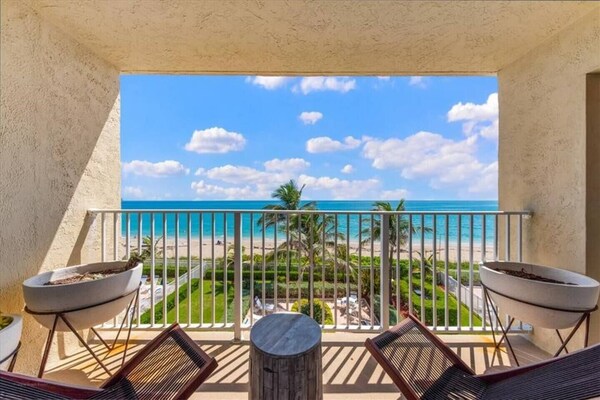 Hutchinson Island,beachfront,heated Pool, Balcony, Top Floor, Amazing View - Jensen Beach, FL