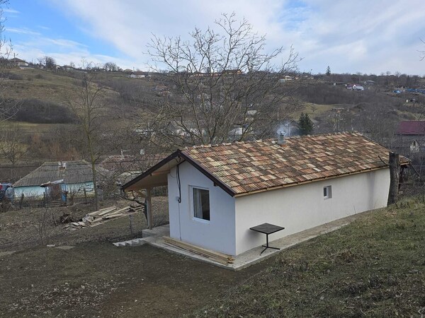 Charming Bungalow In Peaceful Perieni With Wifi - Județul Iași