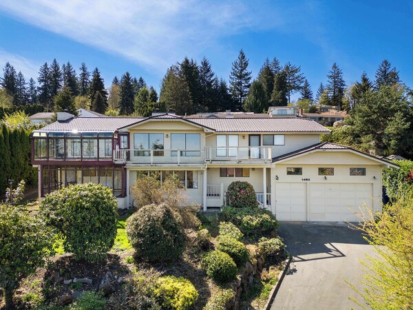 Bellevue Somerset 2br W/ Sunroom & Sweeping Views - Bellevue, WA