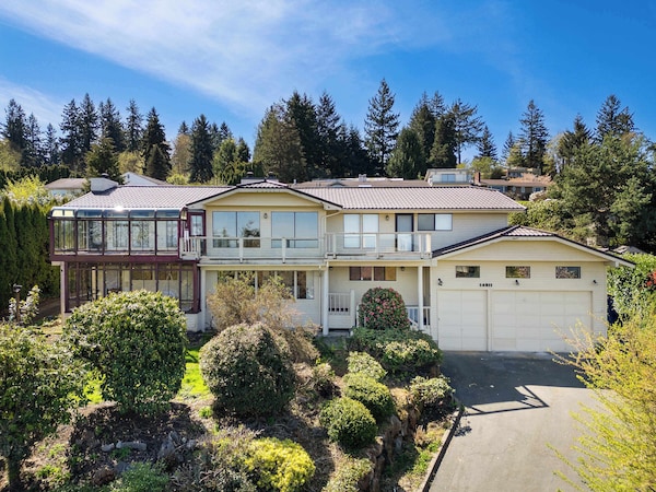 Bellevue Somerset 2br W/ Sunroom & Sweeping Views - Bellevue, WA