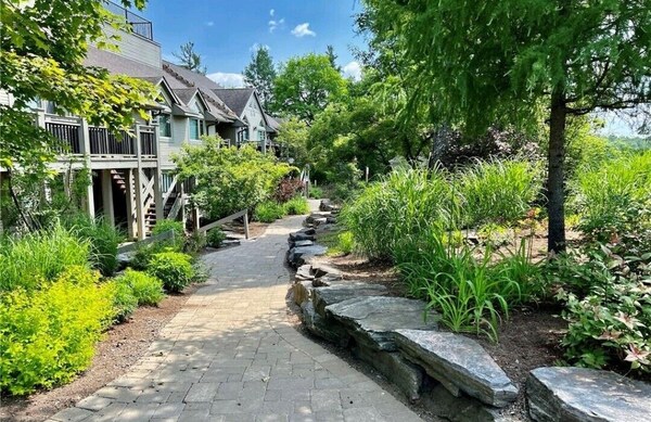 Restful 1 Bed Lakefront Condo In Muskoka - Huntsville
