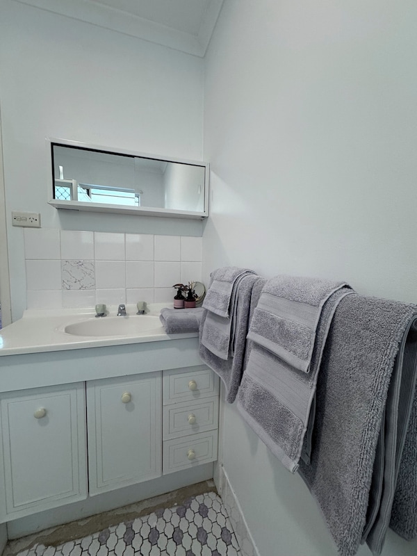 Bongaree Getaway, Clean Comfy, And Homely. - Sandstone Point