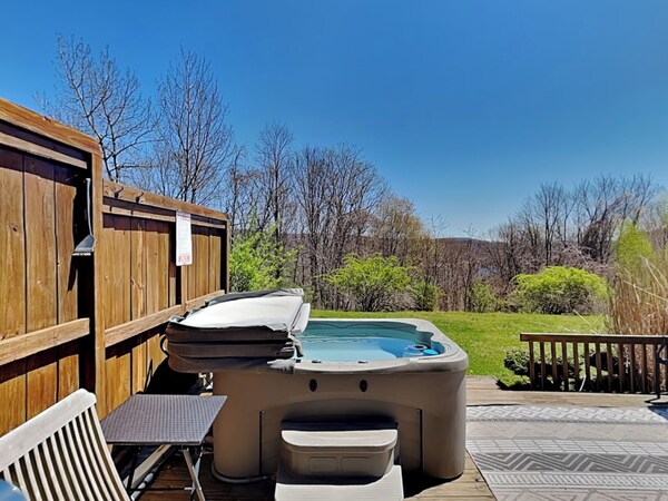 Vow 28 Beary Cozy | Ski In/ski Out, Hot Tub, Lake Access - Herrington Manor State Park, Oakland